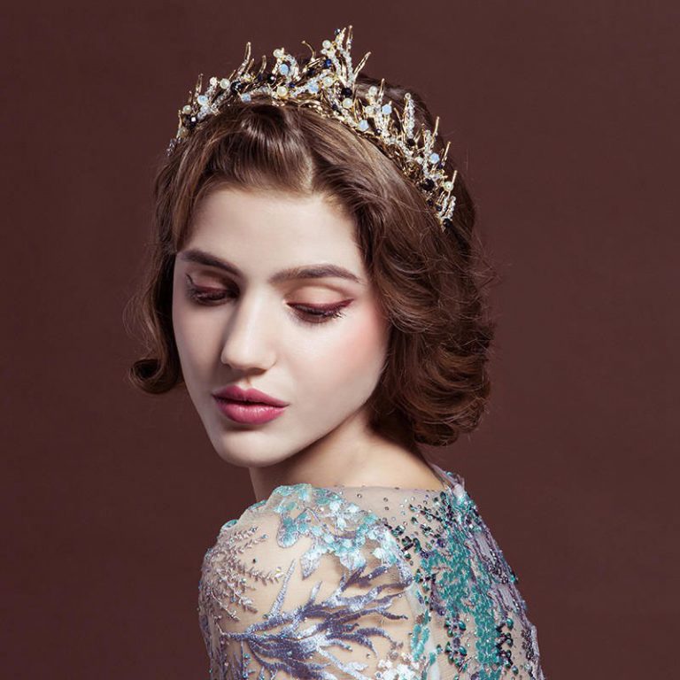 CLASSIC EUROPEAN INSPIRED BRIDAL STYLE WITH RICH HAIR ACCESSORIES ...